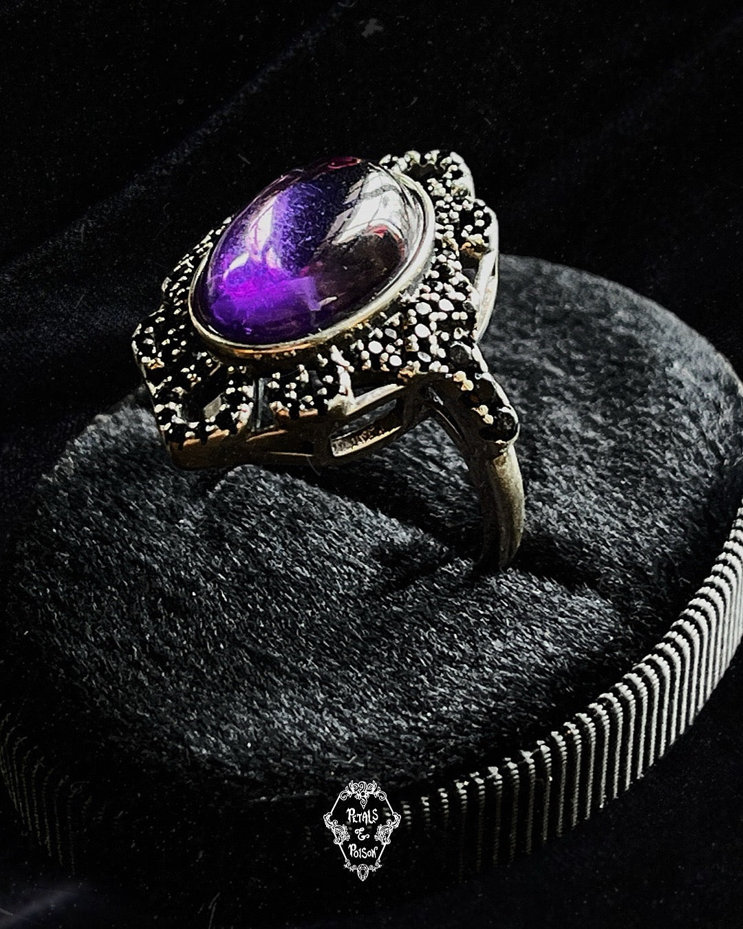 The "Knightshade" Heirloom Ring – petalsandpoison